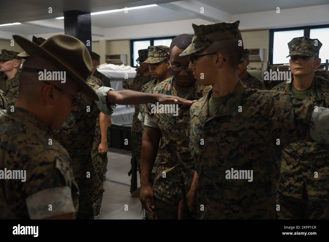 Recruits from Hotel Company, 2nd Recruit Training Battalion, practice ...
