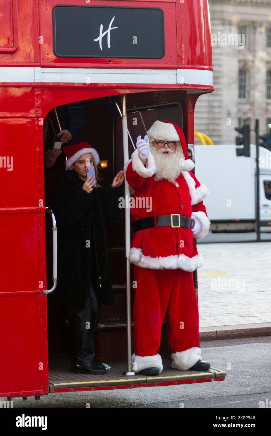 Hamleys christmas 2022 hi-res stock photography and images - Alamy