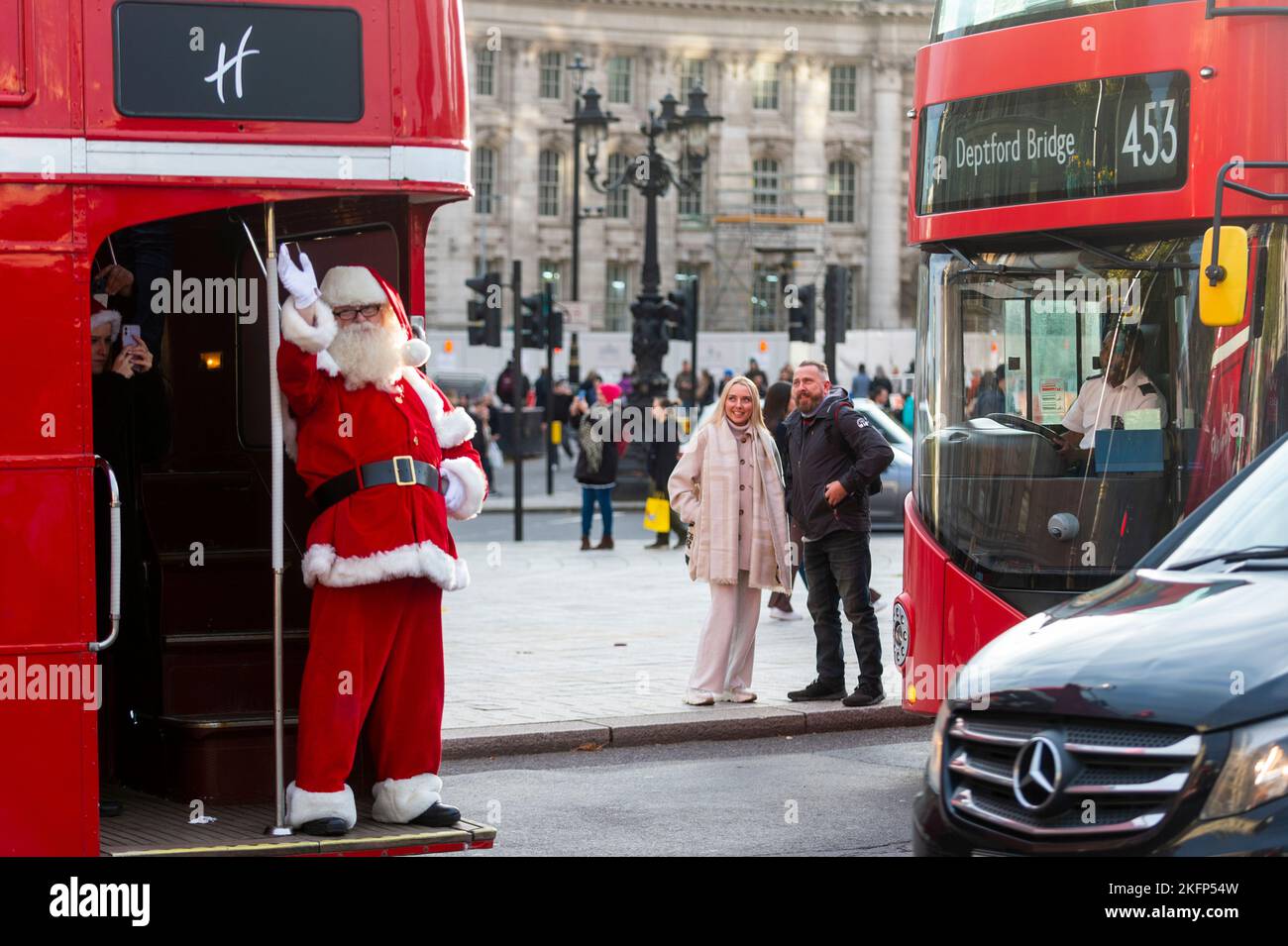 Hamleys christmas 2022 hi-res stock photography and images - Alamy