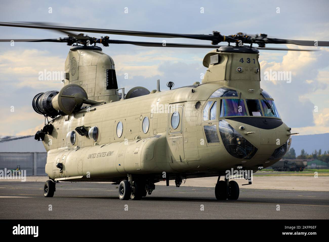 A U.S. Army CH-47F Chinook helicopter from 1-214th General Support ...