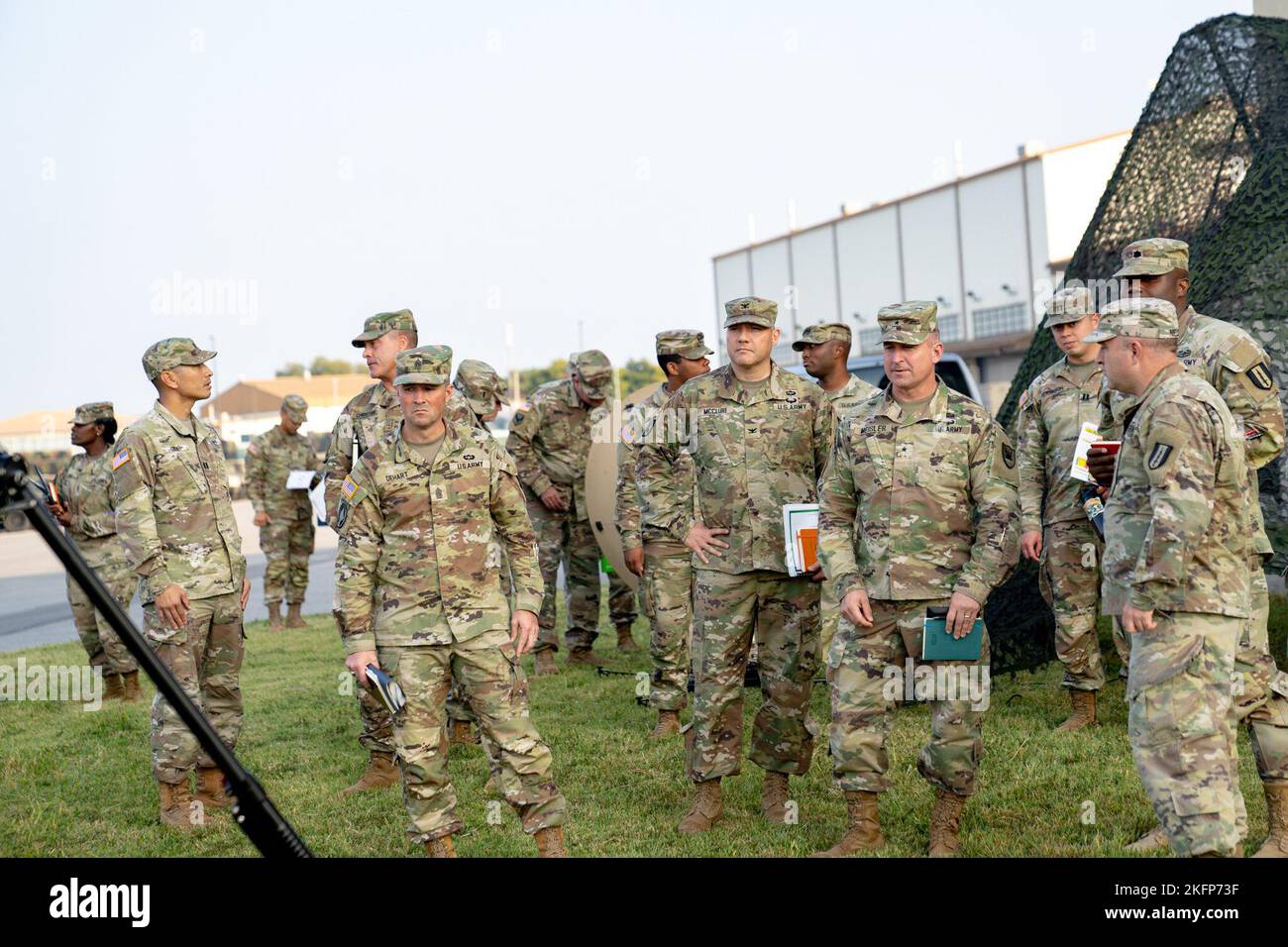 Brig. Gen Kevin Meisler from 311th Signal Command visits 304th Signal ...