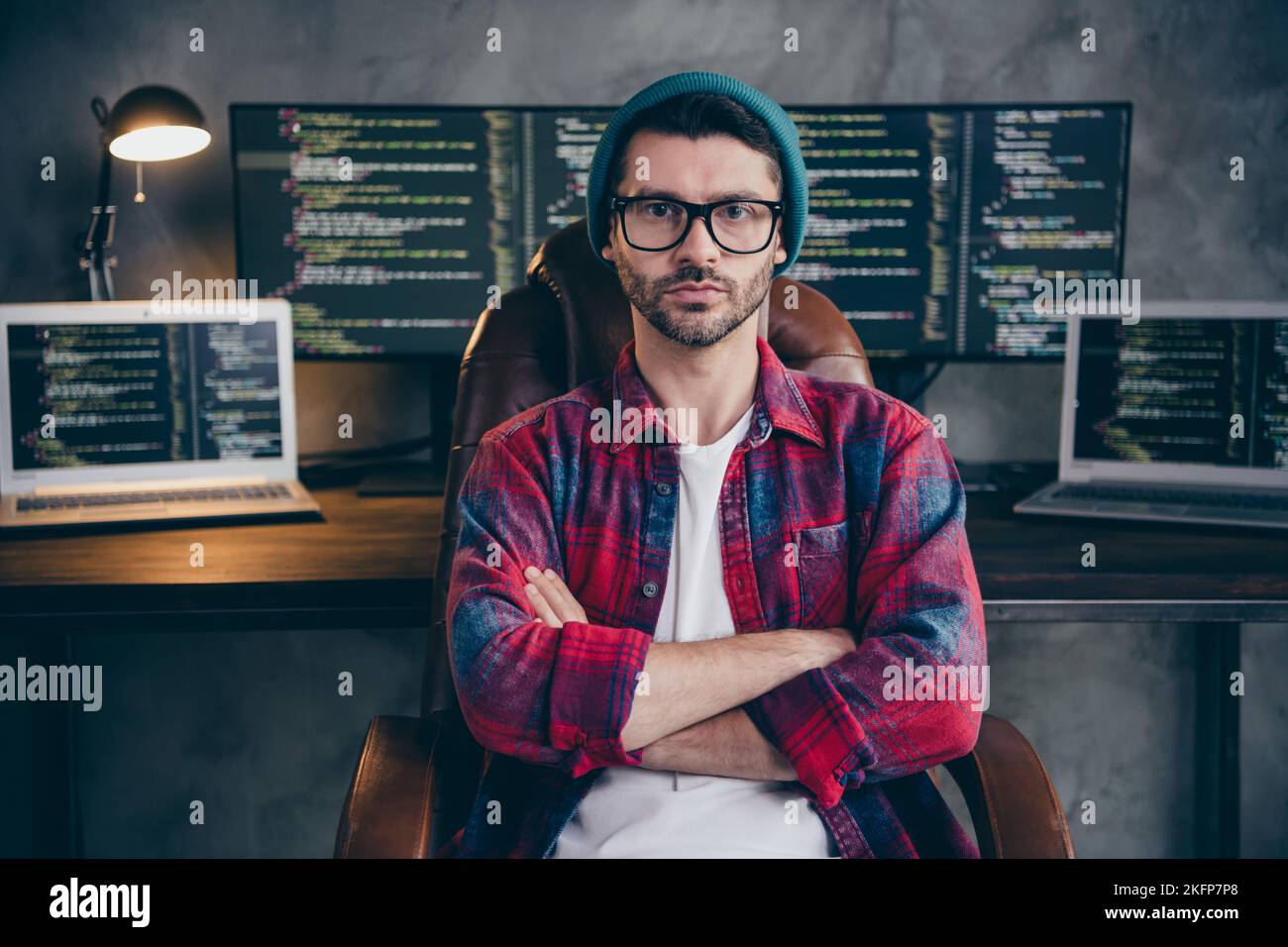 Photo of serious confident programmer wear spectacles arms folded ...