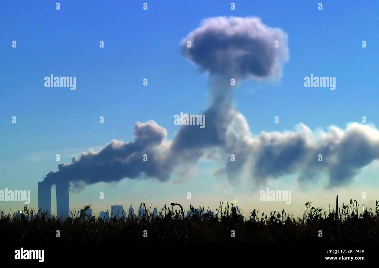 Twin towers smoke 9 11 hi-res stock photography and images - Alamy