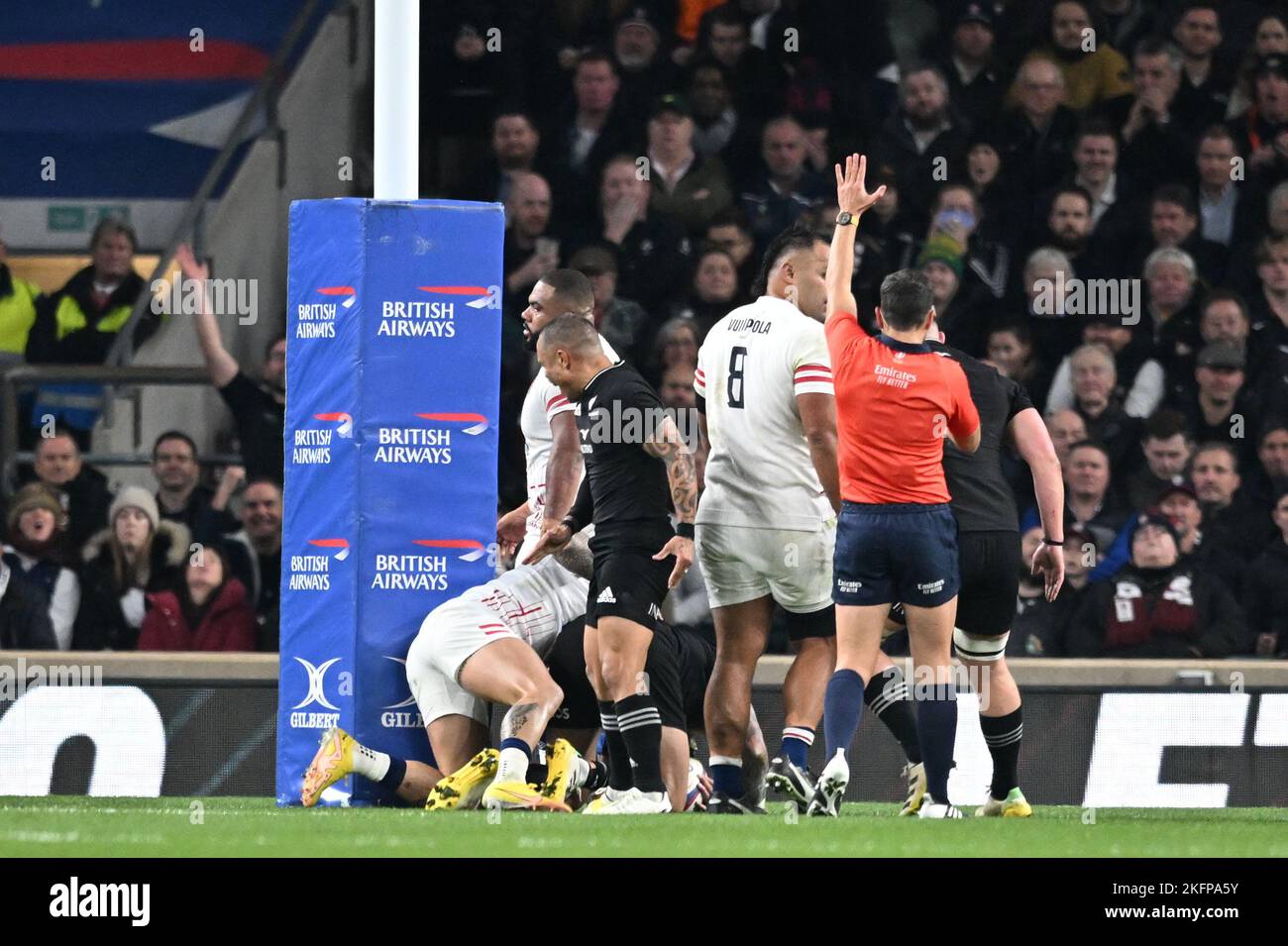 Rugby union referee signals hi-res stock photography and images - Alamy