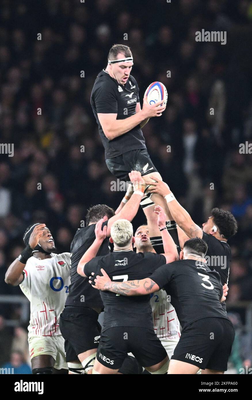19th November 2022; Twickenham Stadium, London, England: Autumn Series ...