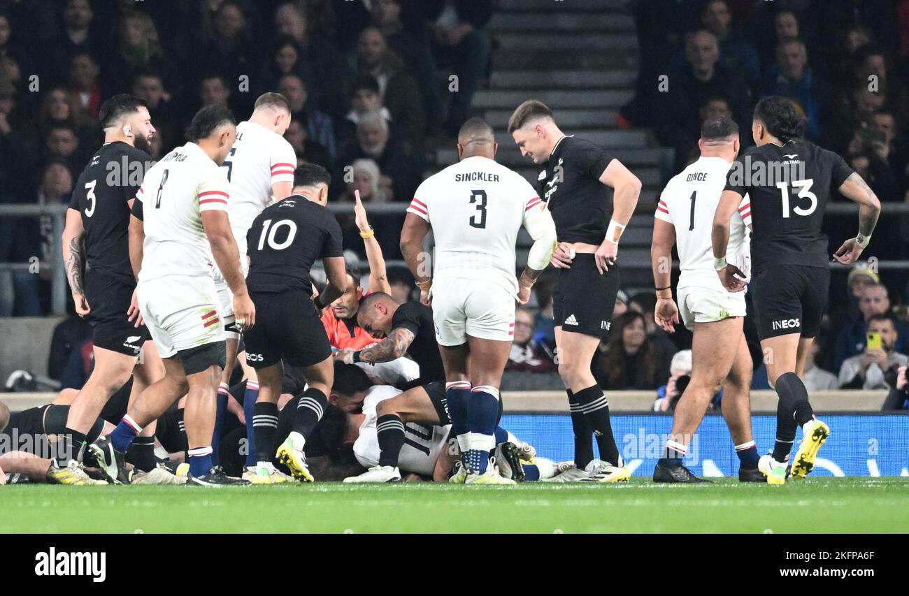 19th November 2022; Twickenham Stadium, London, England: Autumn Series ...