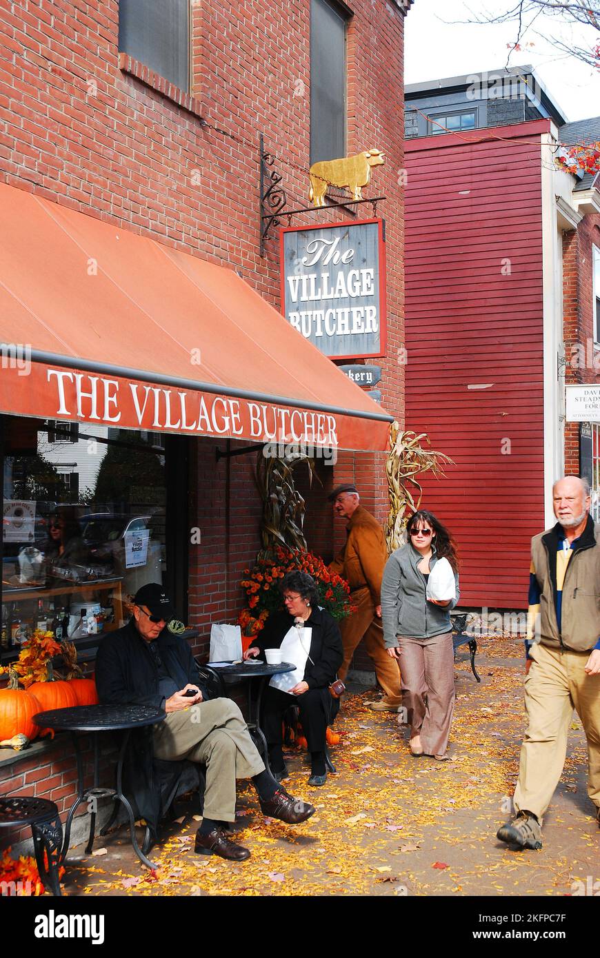 Small deli store front hi-res stock photography and images - Alamy