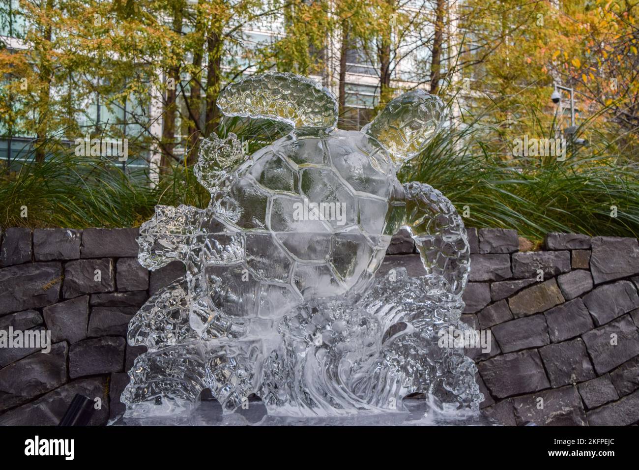London, England, UK. 19th Nov, 2022. Turtle ice sculpture. Sculptors ...