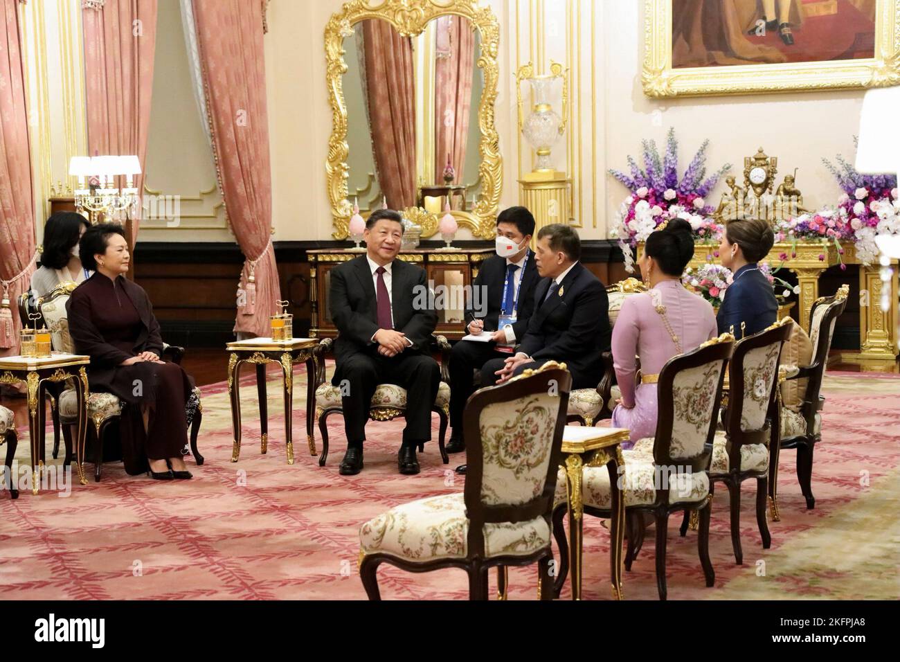 Bangkok. 19th Nov, 2022. Chinese President Xi Jinping and Madame Peng ...