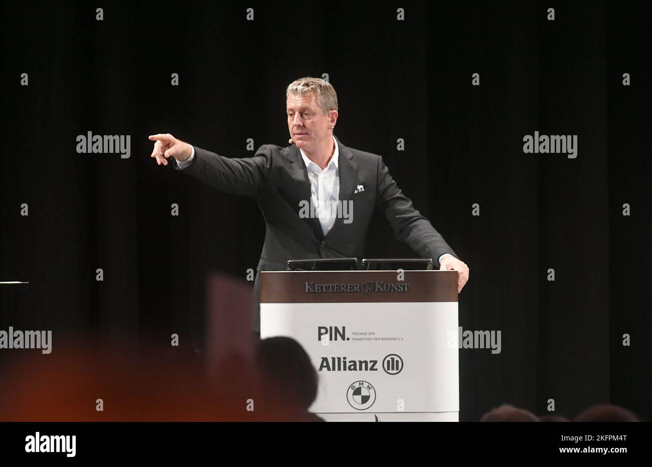 Munich, Germany. 19th Nov, 2022. Auctioneer Robert Ketterer sells works ...