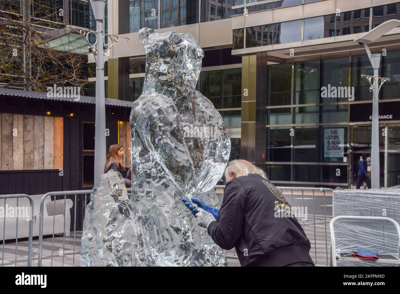 London, UK. 19th November 2022. A sculptor puts the finishing touches ...