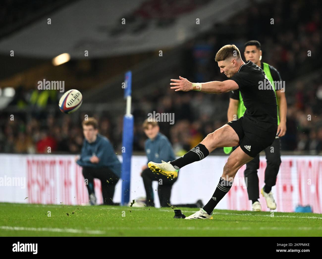19th November 2022; Twickenham Stadium, London, England: Autumn Series ...