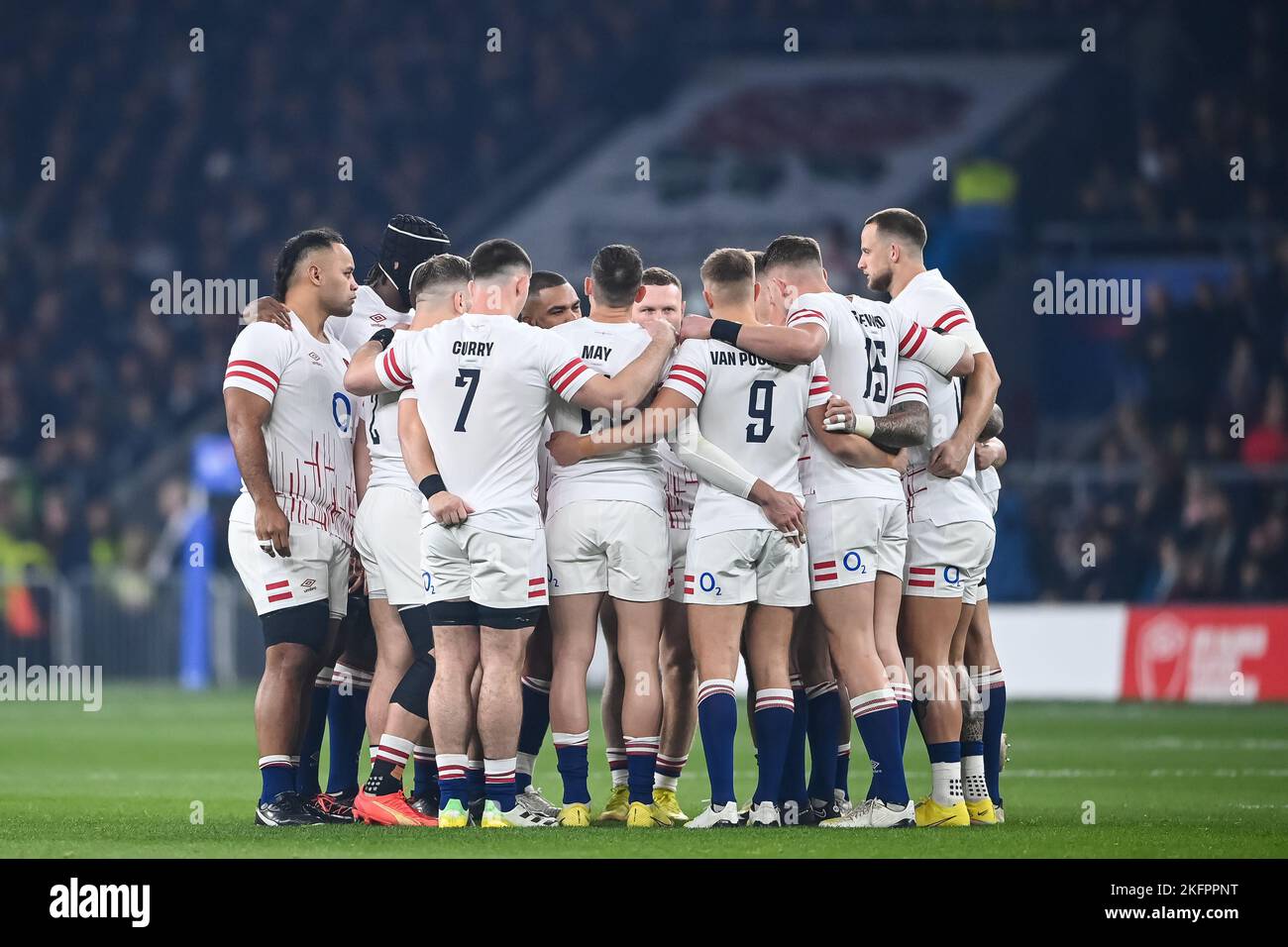 England rugby team huddle hi-res stock photography and images - Alamy