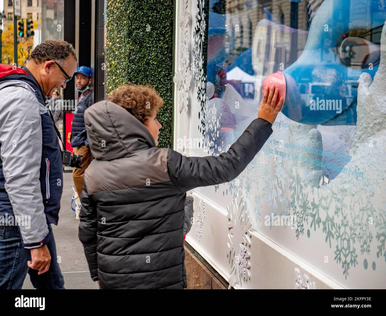 Tiptoe macys hi-res stock photography and images - Alamy
