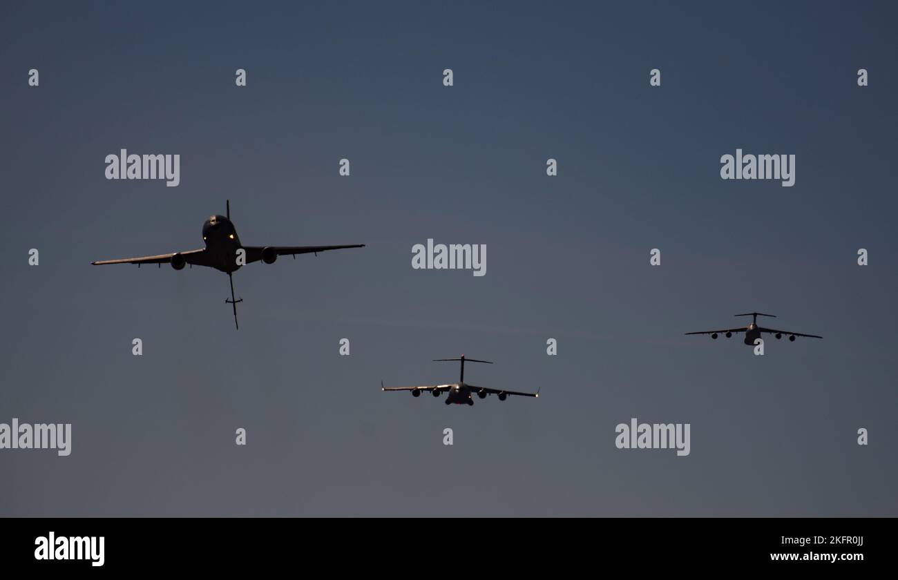 A ‘Parade of Heavies’ with a U.S. Air Force KC-10 Extender, left, C-17 ...