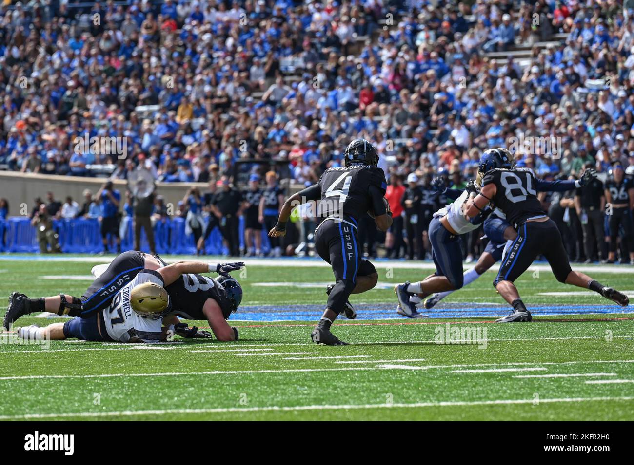 The U.S. Air Force Academy played the U.S. Naval Academy in a football ...