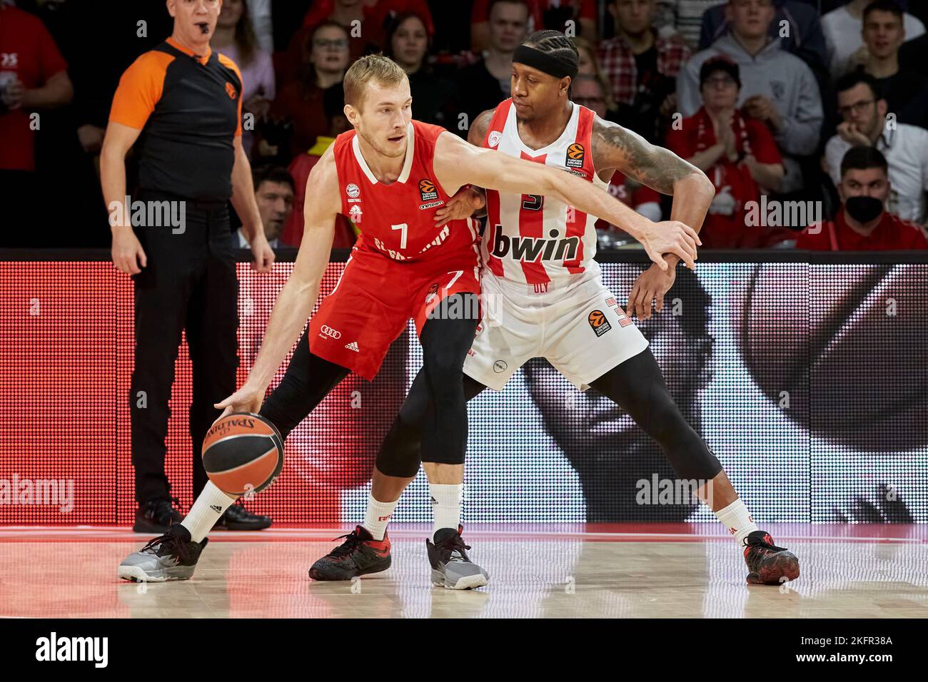 Giffey nils fc bayern munchen hi-res stock photography and images - Alamy