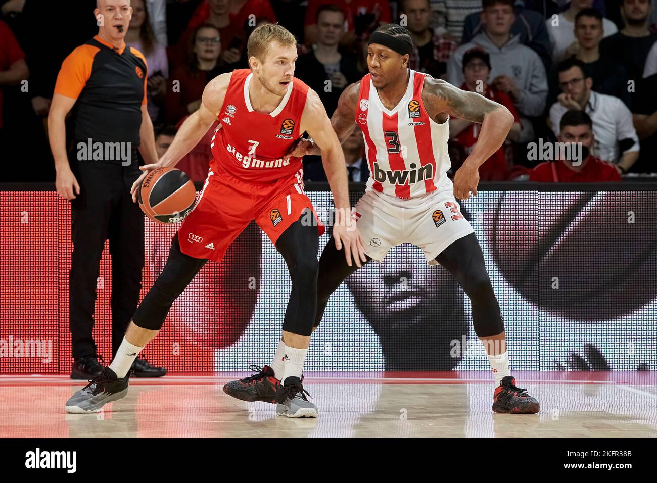 2022/23 FIBA EuroLeague | FC Bayern München vs Olympiacos Piraeus Stock ...