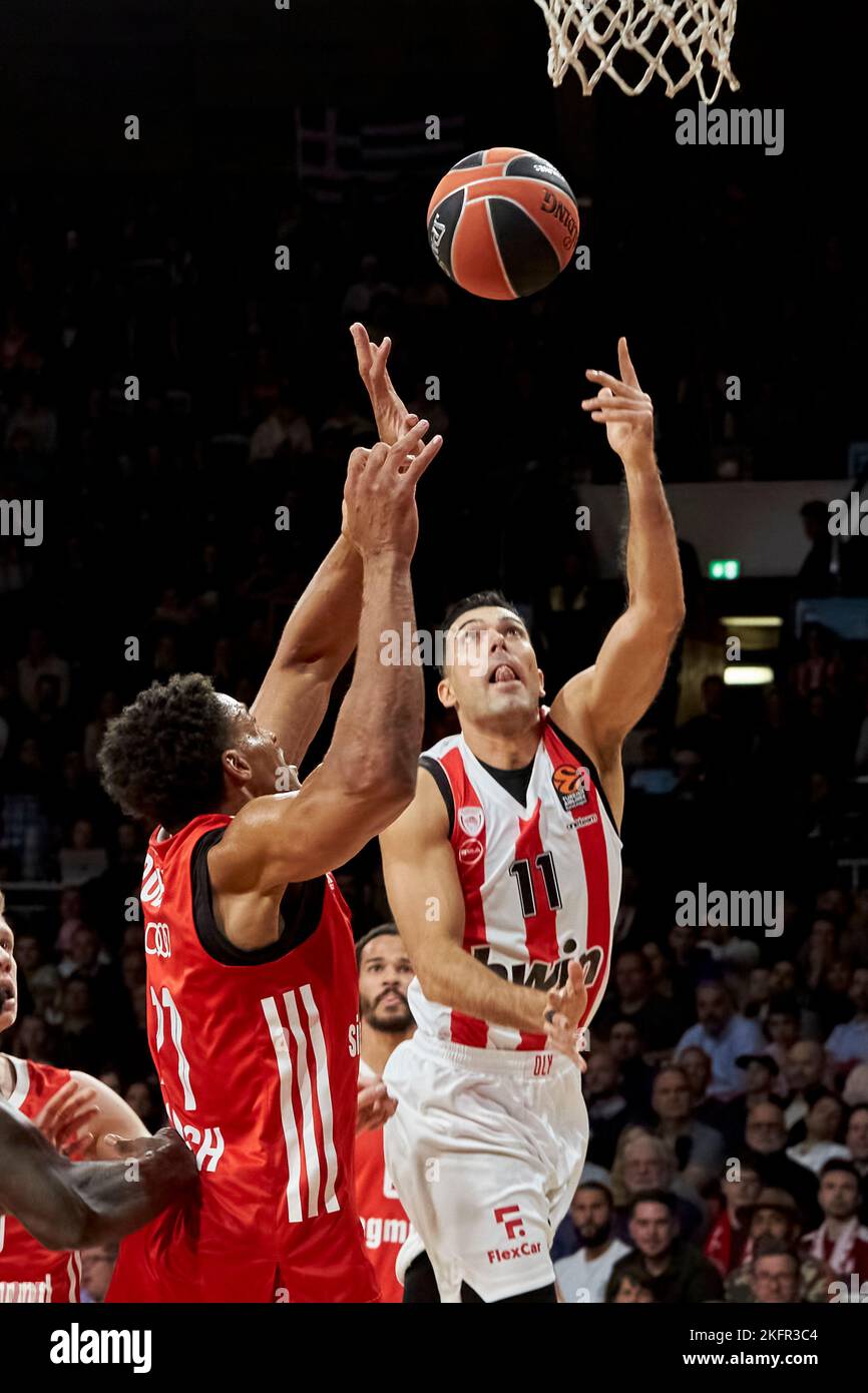 2022/23 FIBA EuroLeague | FC Bayern München vs Olympiacos Piraeus Stock ...