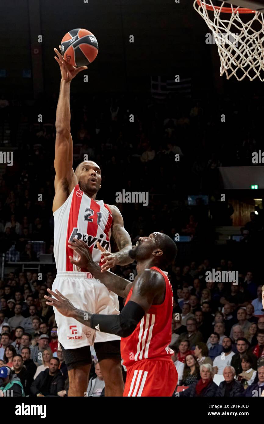 Munchen fc bayern vs piraus olympiacos hi-res stock photography and ...