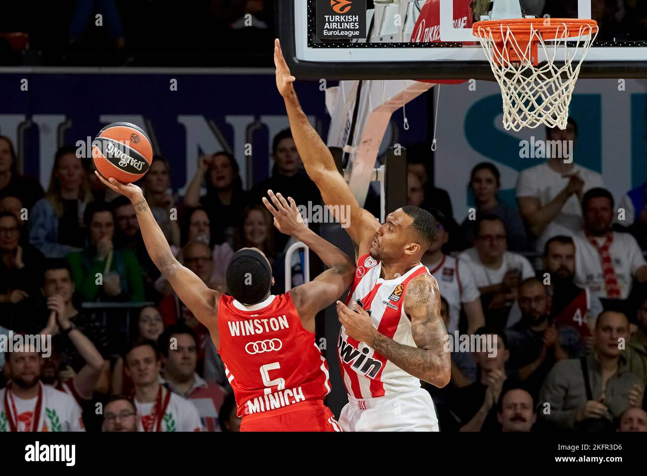 2022/23 FIBA EuroLeague | FC Bayern München vs Olympiacos Piraeus Stock ...