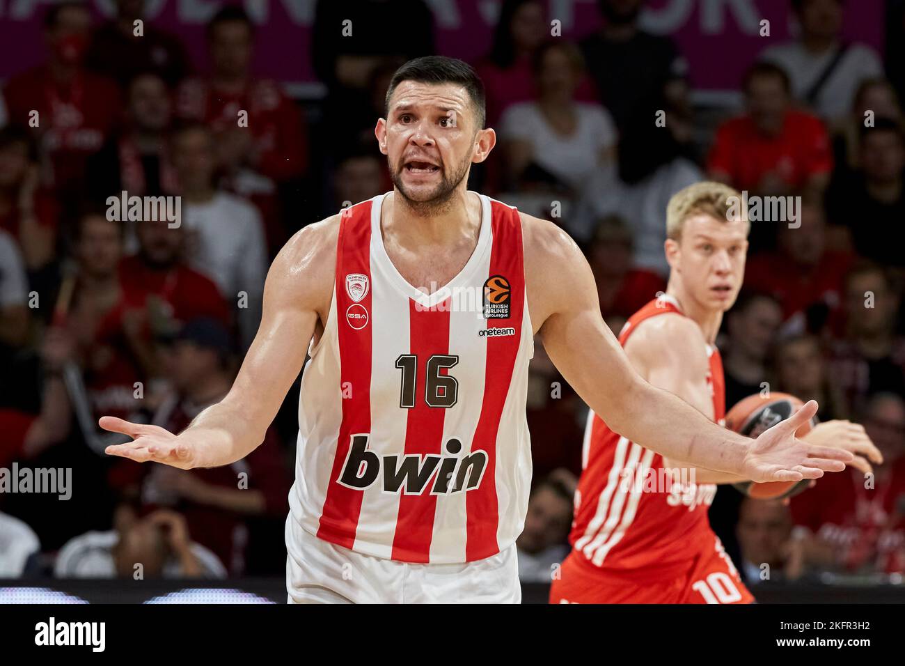 Munchen fc bayern vs piraus olympiacos hi-res stock photography and ...