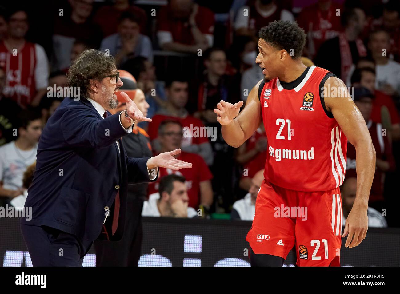 2022/23 FIBA EuroLeague | FC Bayern München vs Olympiacos Piraeus Stock ...