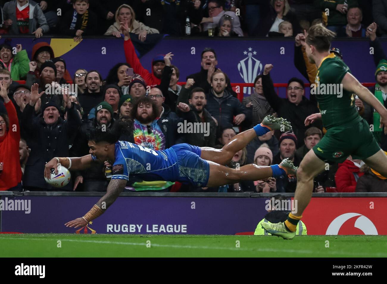 Manchester, UK. 19th Nov, 2022. *** TRY Samoa Brian To'o during the ...