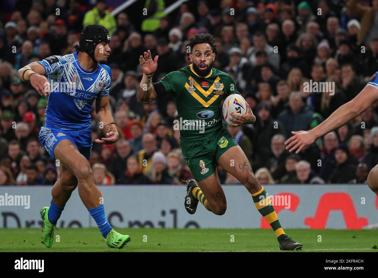 Manchester, UK. 19th Nov, 2022. *** Josh Addo-Carr runs from Stephen ...