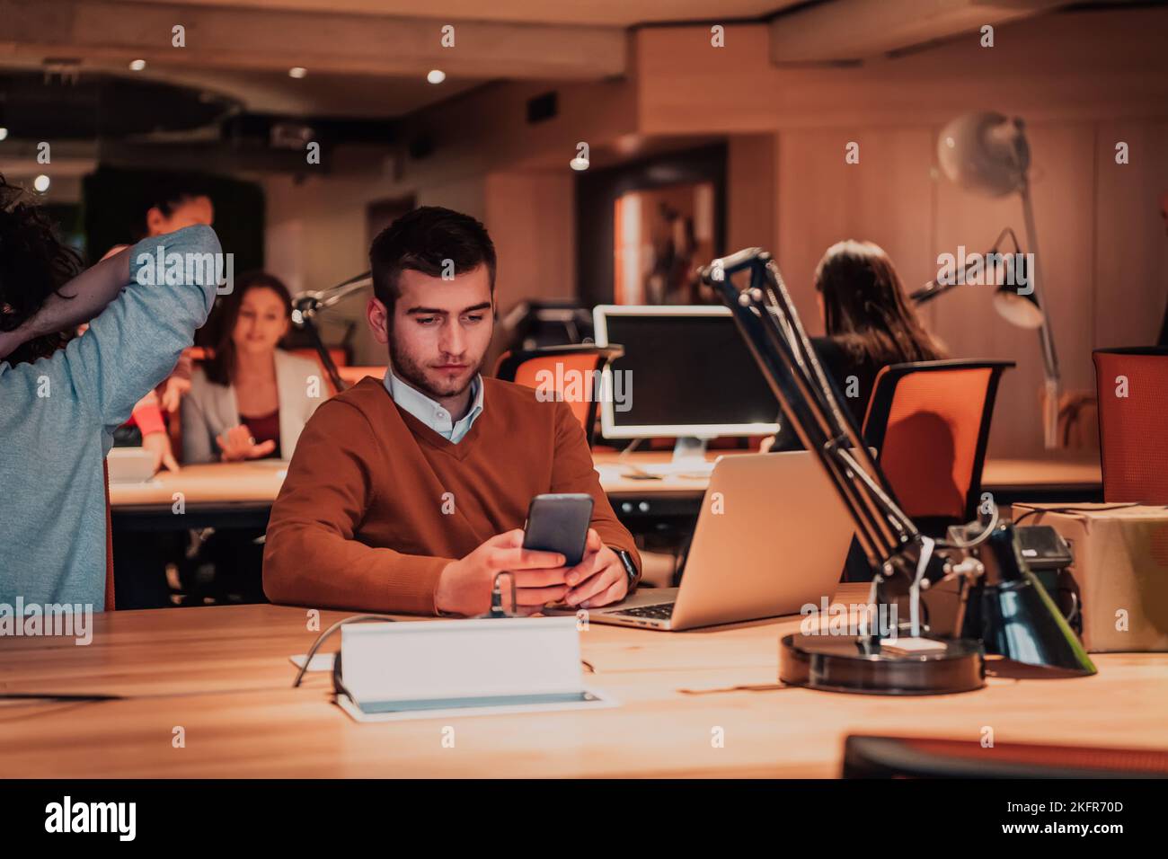 Joint coworking hi-res stock photography and images - Alamy