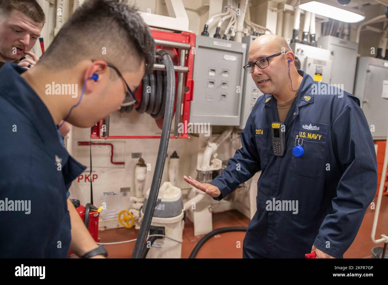 221004-N-IL330-2031 PHILIPPINE SEA (Oct. 4, 2022) – Senior Chief Gas Turbine Systems Technician ...