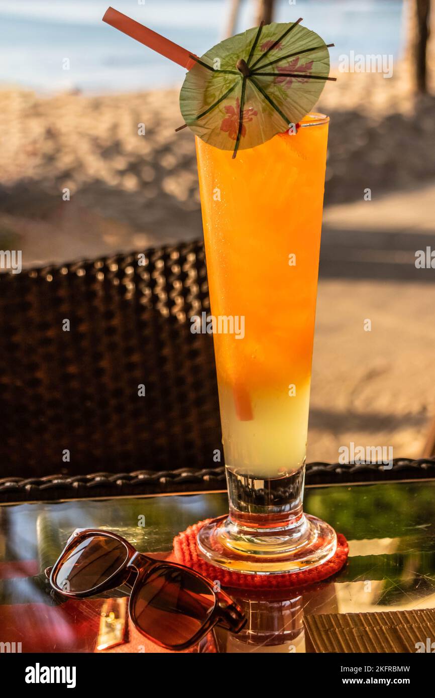Cocktail on the beach Stock Photo - Alamy