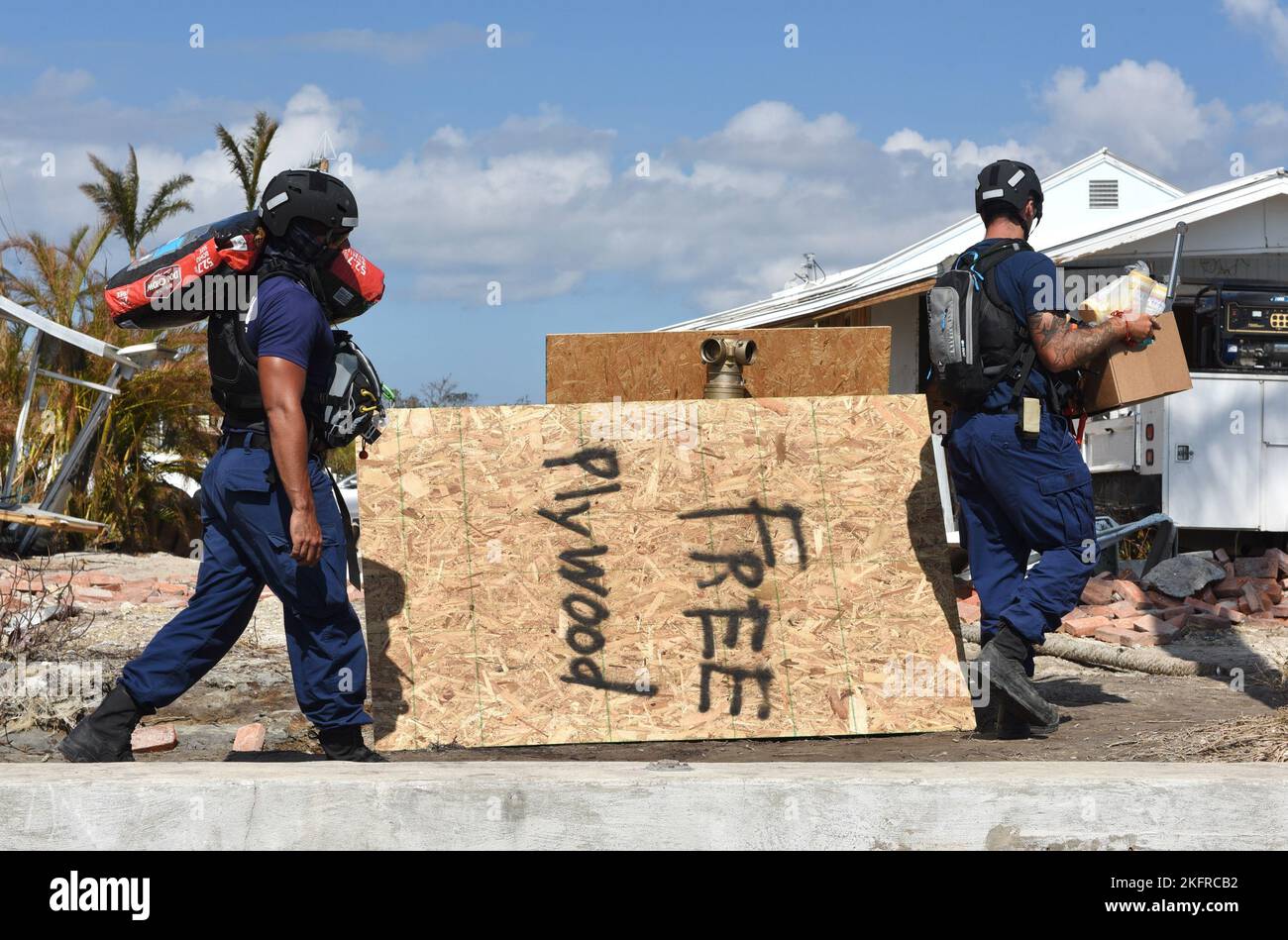 Coast Guard Maritime Safety and Security Team Miami crew members Petty ...