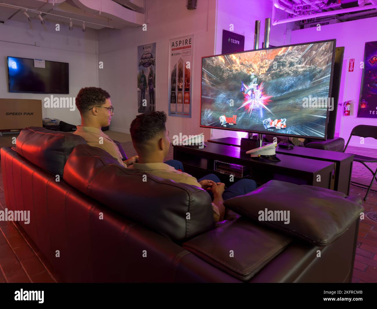 SAN FRANCISCO (Oct. 4, 2022) U.S. Marines play video games during the E ...