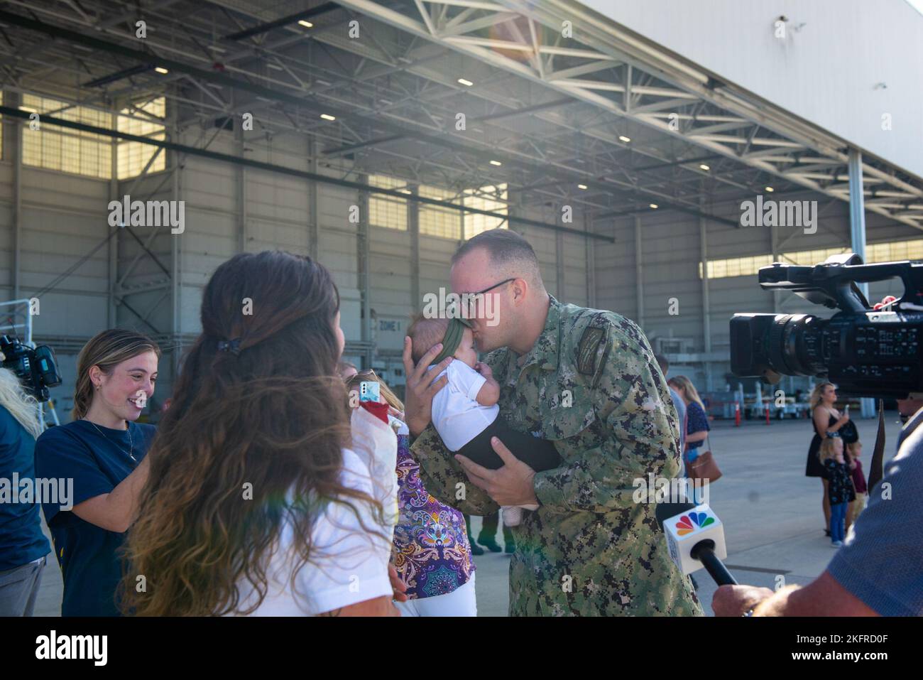 221004-N-CR843-0346 NAVAL AIR STATION JACKSONVILLE, Fla. (Oct. 4, 2022 ...