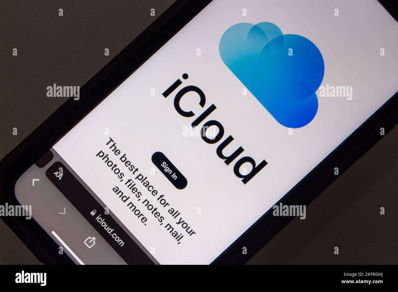 Icloud plus hi-res stock photography and images - Alamy