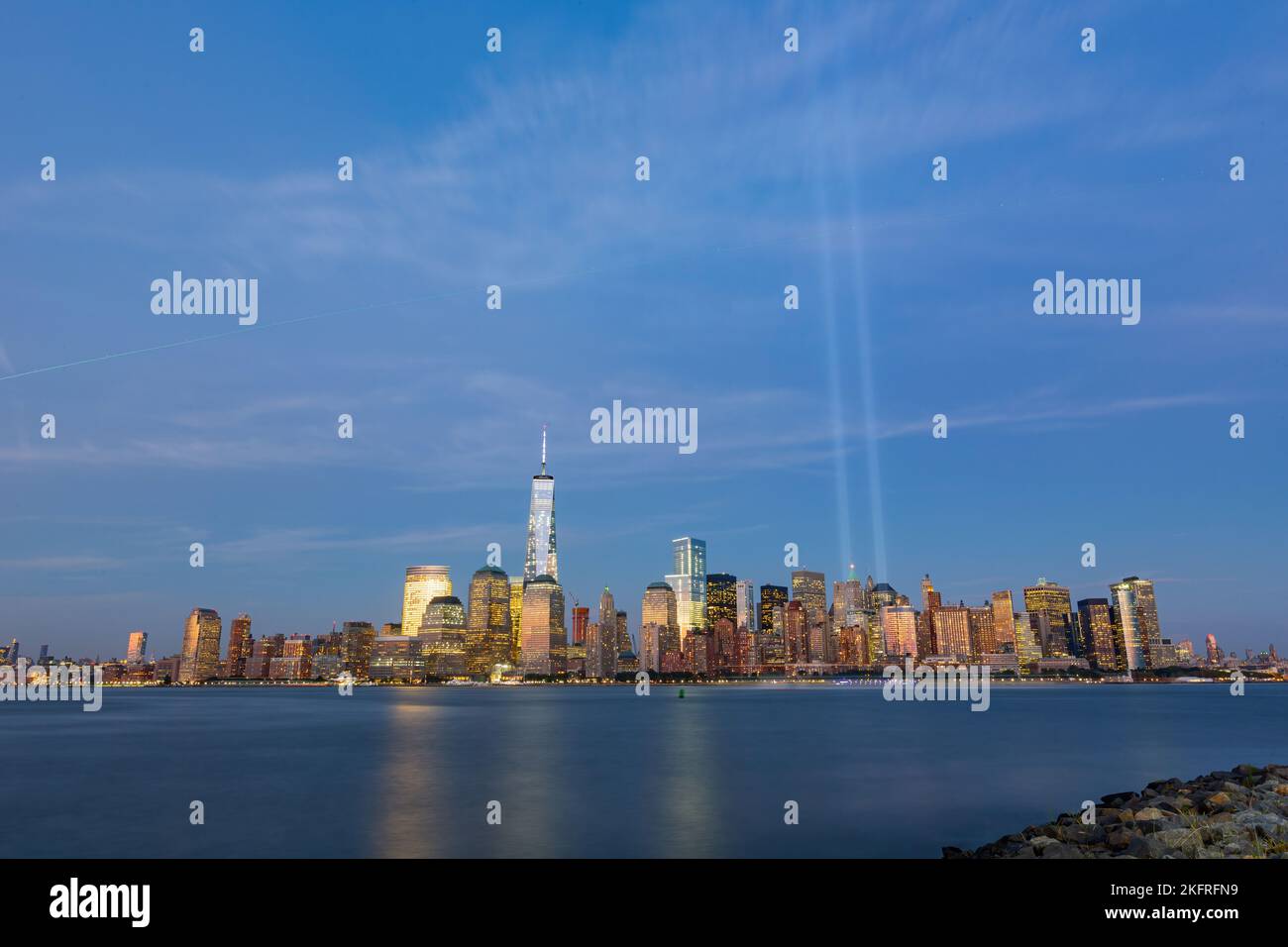 Night view of the 911 memorial light and the New York City skyline at ...