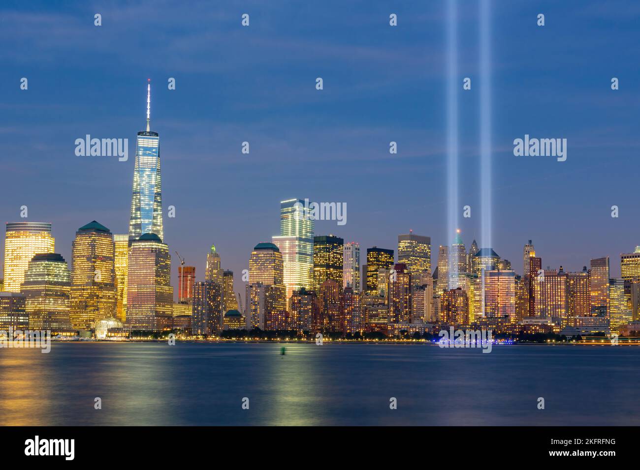Night view of the 911 memorial light and the New York City skyline at ...