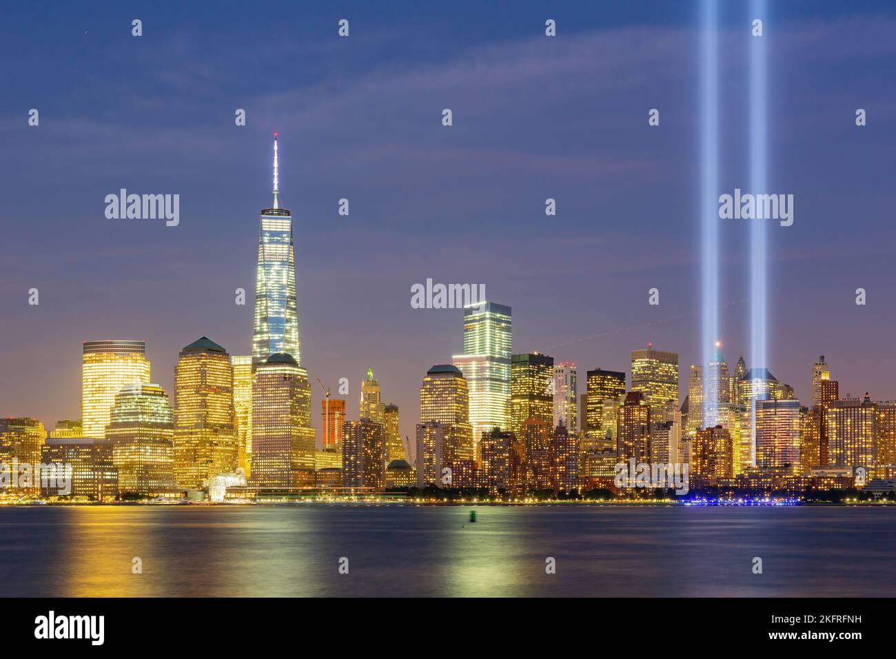 Night view of the 911 memorial light and the New York City skyline at ...