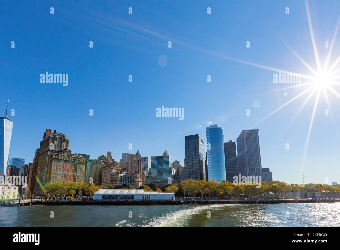 Sunny view of the New York City skyline at New York Stock Photo - Alamy