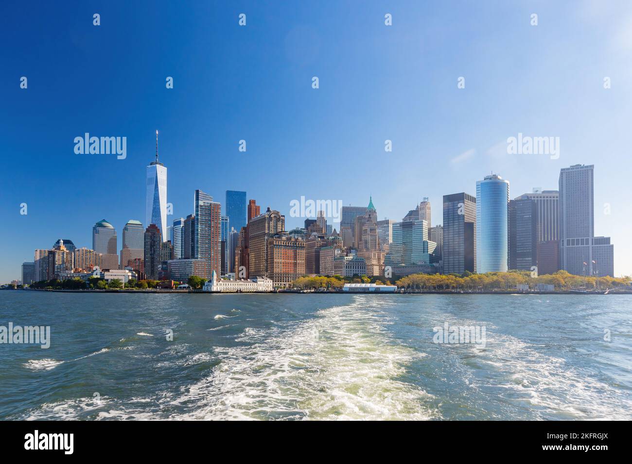 Sunny view of the New York City skyline at New York Stock Photo - Alamy