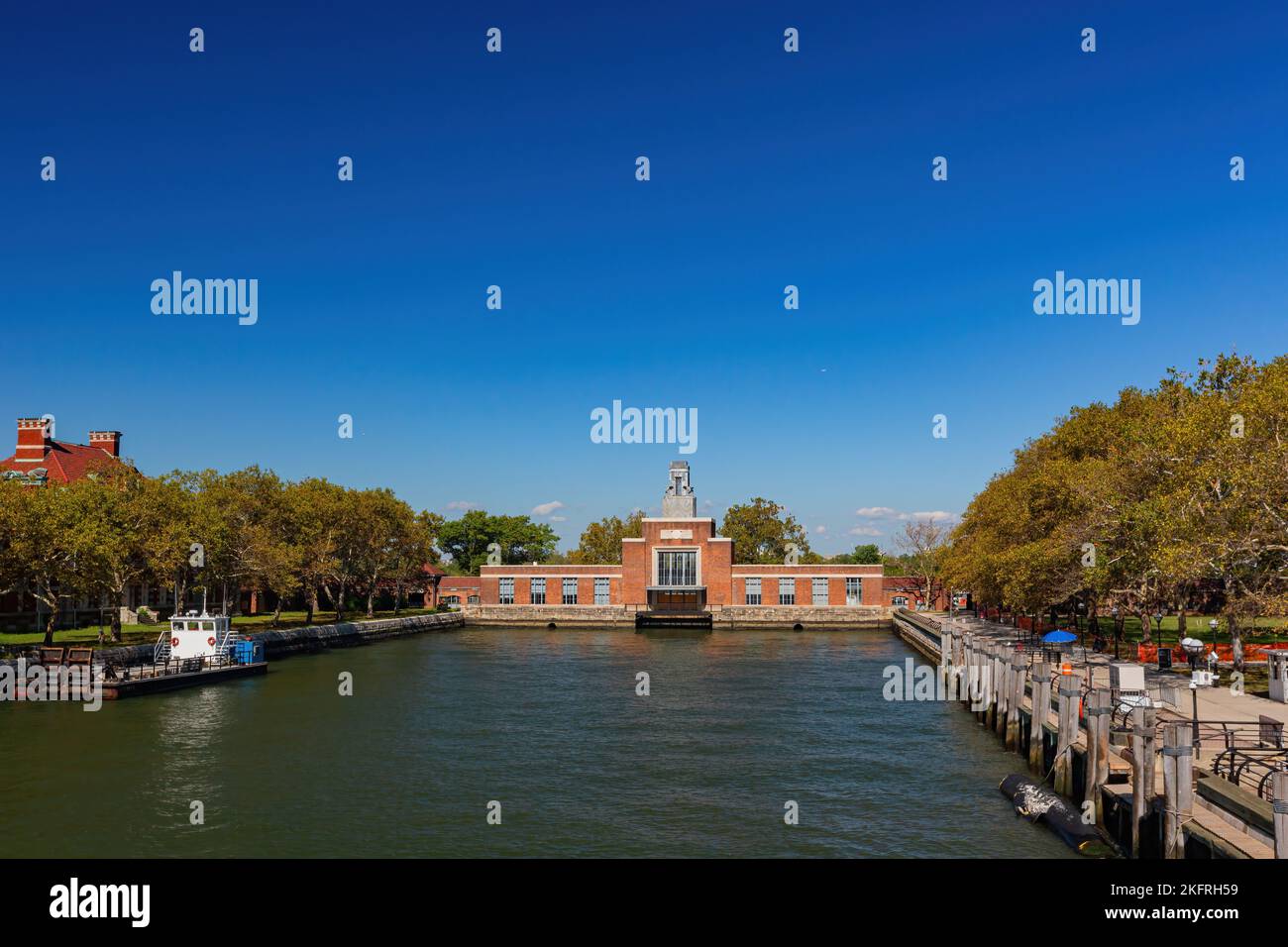 Exterior view of the Ellis Island Immigrant Building at New York Stock ...