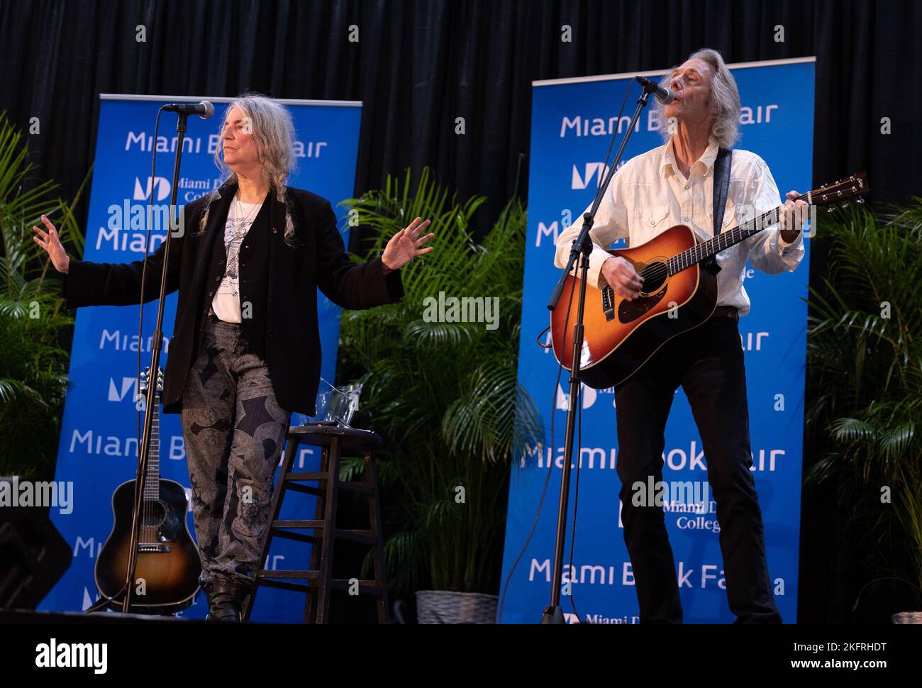 Patti smith with lenny kaye hi-res stock photography and images - Alamy