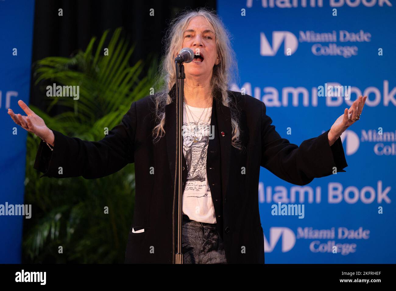 MIAMI, FL-NOV 18: Patti Smith performs during Patti Smith book ...