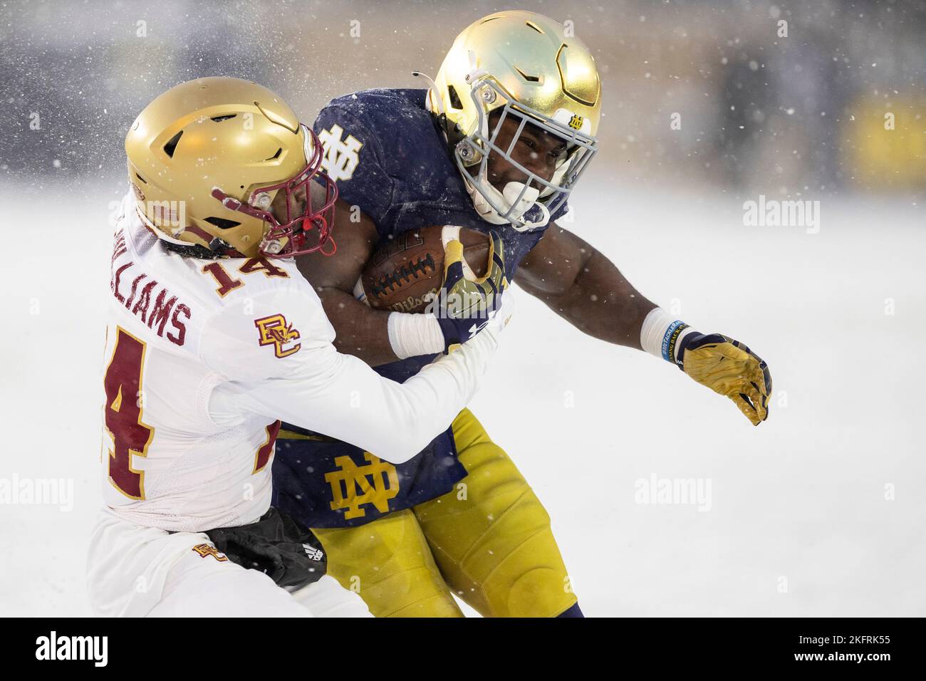 South Bend, Indiana, USA. 19th Nov, 2022. Notre Dame running back Audric Estime (7) runs with ...