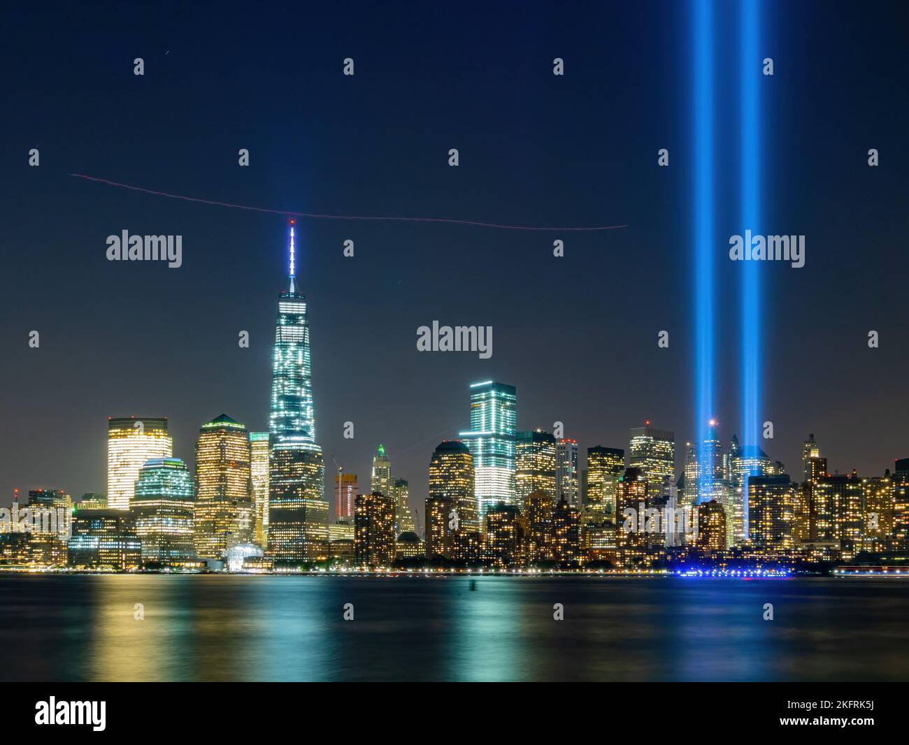 Night view of the 911 memorial light and the New York City skyline at ...