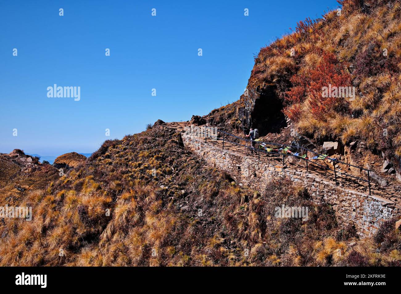 Man climbing himalayas nepal hi-res stock photography and images - Alamy