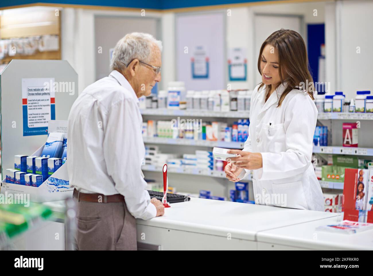 Pharmacist helping senior woman prescription hi-res stock photography ...