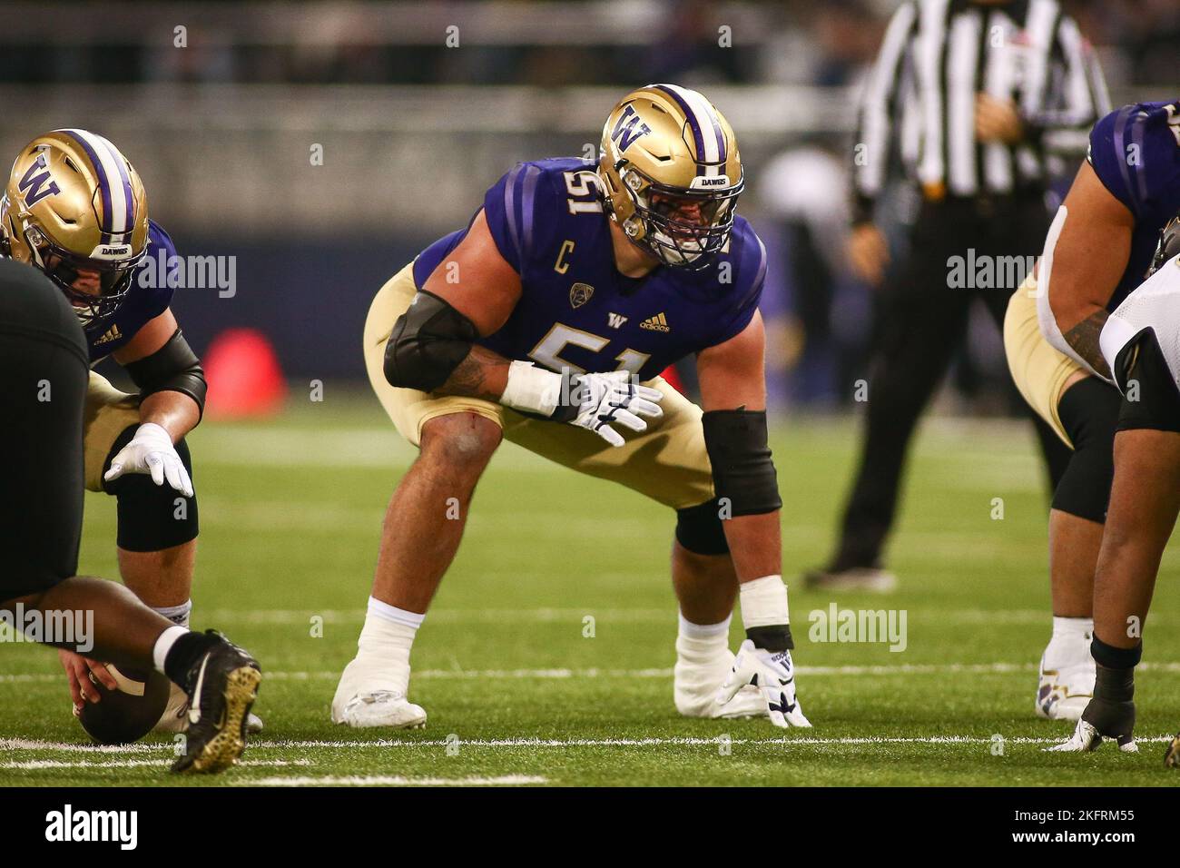 Seattle, WA, USA. 19th Nov, 2022. Washington Huskies lineman Jaxson ...