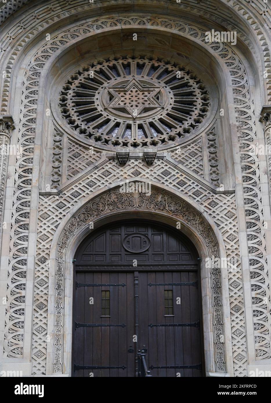 Door geometric hi-res stock photography and images - Alamy